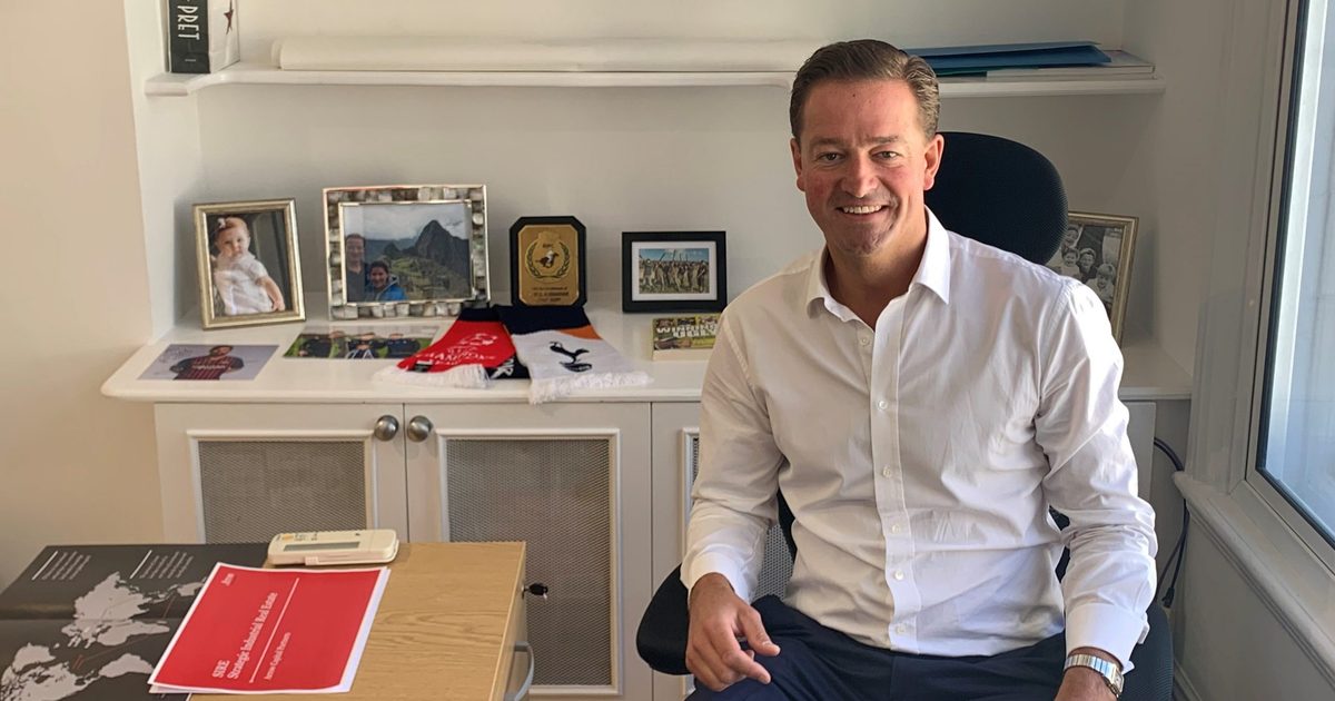 What’s on the desk of Arrow’s Christian Bearman? - Green Street News