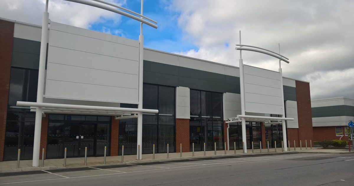 QSix REF finances retail parks buy - Green Street News