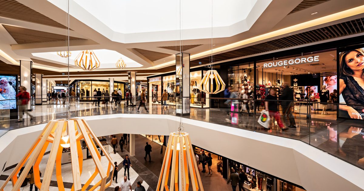 URW sells French shopping centre - Green Street News