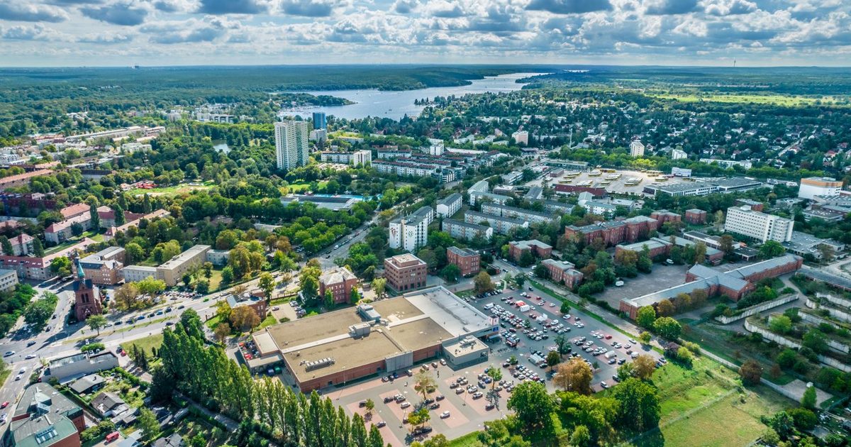 Leoff picks up Berlin hypermarket - Green Street News
