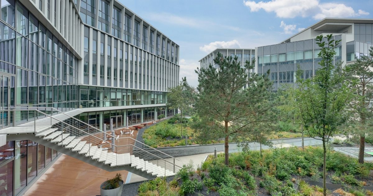 URW disposes of €95m Versailles office - Green Street News