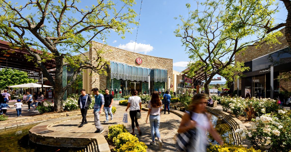 URW sells $199m California shopping mall - Green Street News