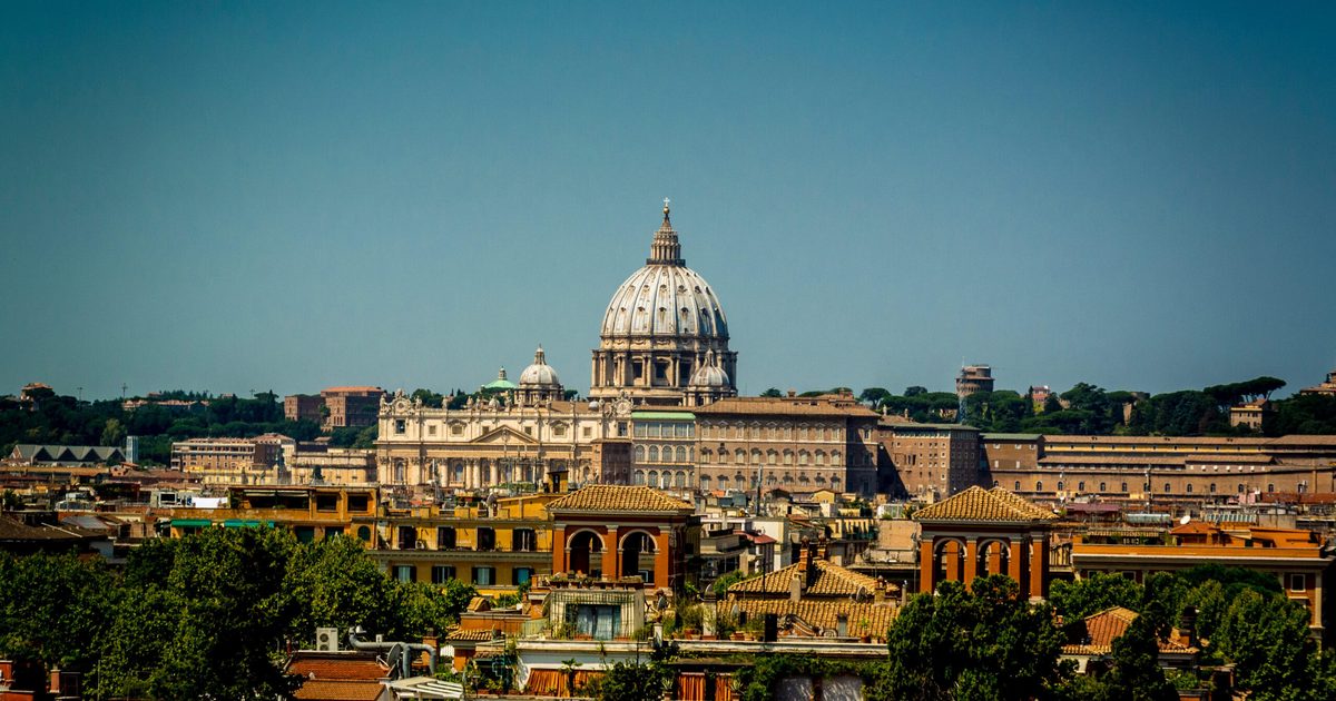 Julie Cruz - Journalist Profile - Intelligent Relations