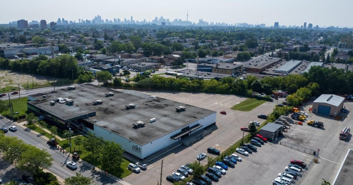 Toronto showroom/warehouse available for lease - Green Street News