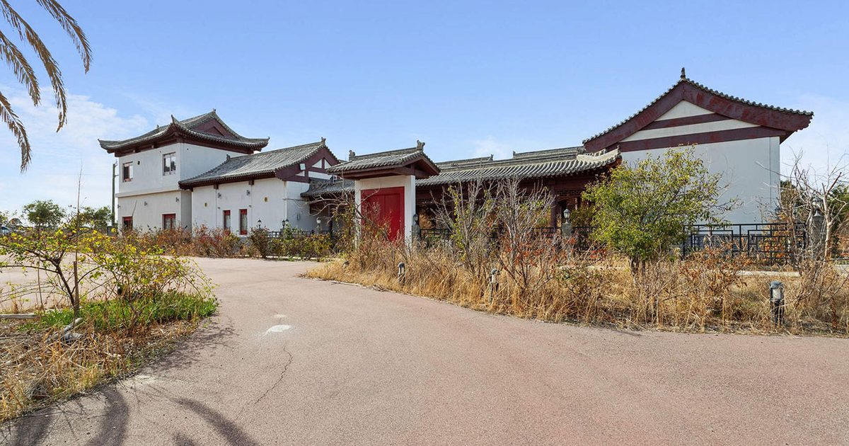 Chinese billionaire selling abandoned 80-room Perth mansion - Green ...