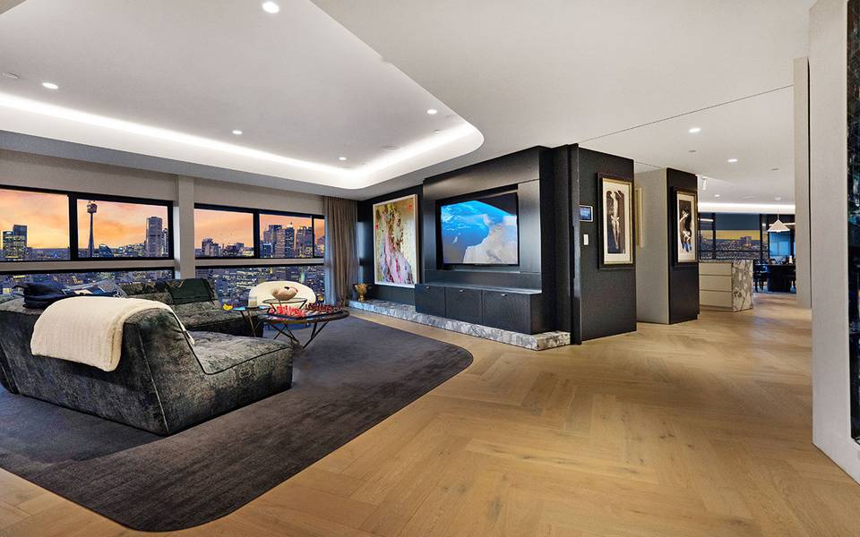 Developer entices penthouse buyers with $500,000 Bentley - Green Street ...