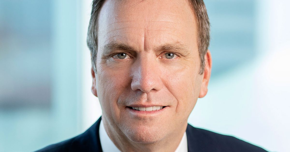 Conry to step down from JLL after four decades - Green Street News