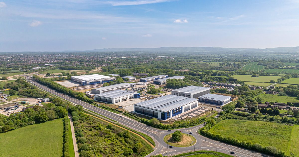 Mid-box warehousing: UK logistics’ missing link - Green Street News