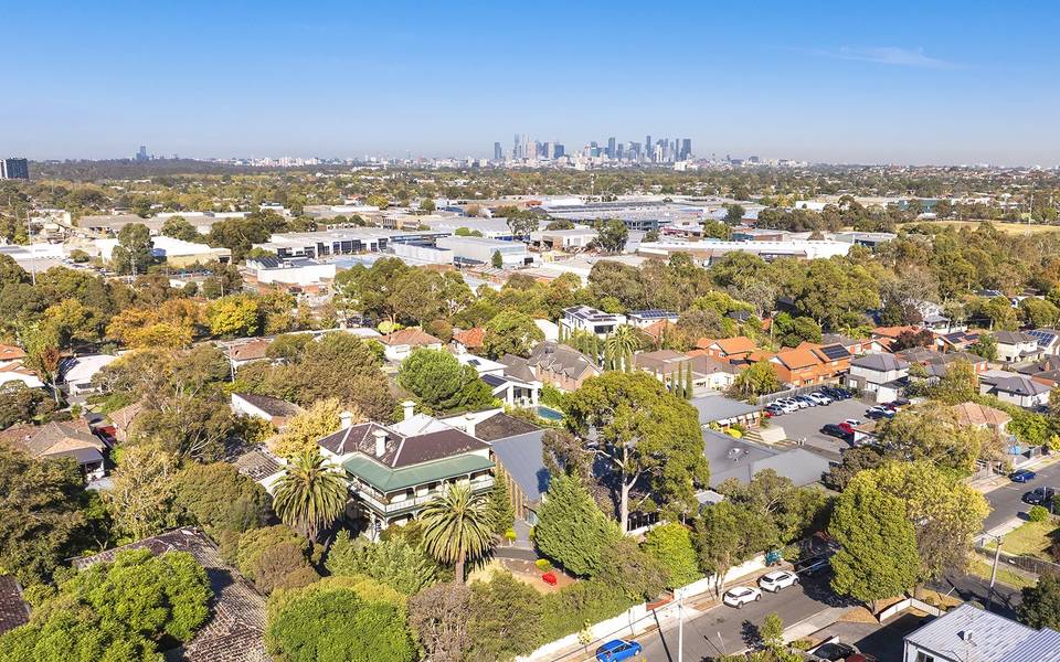 HealthCo puts Healthscope under the microscope - Green Street News