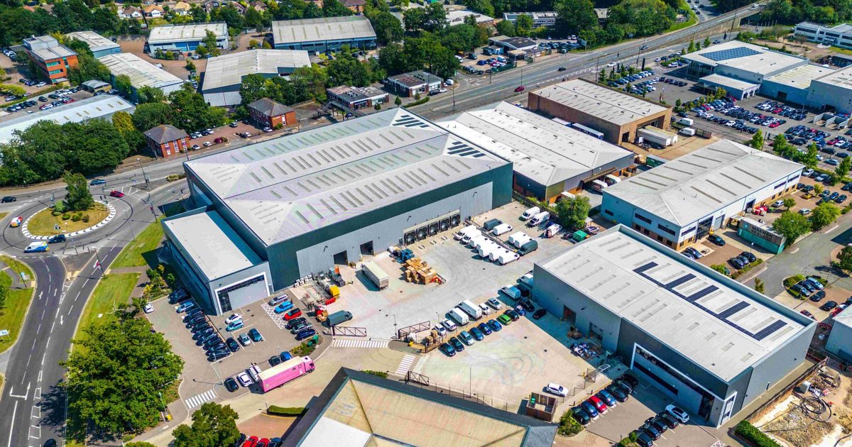 Apollo completes €900m refi for pan-European logistics portfolio ...