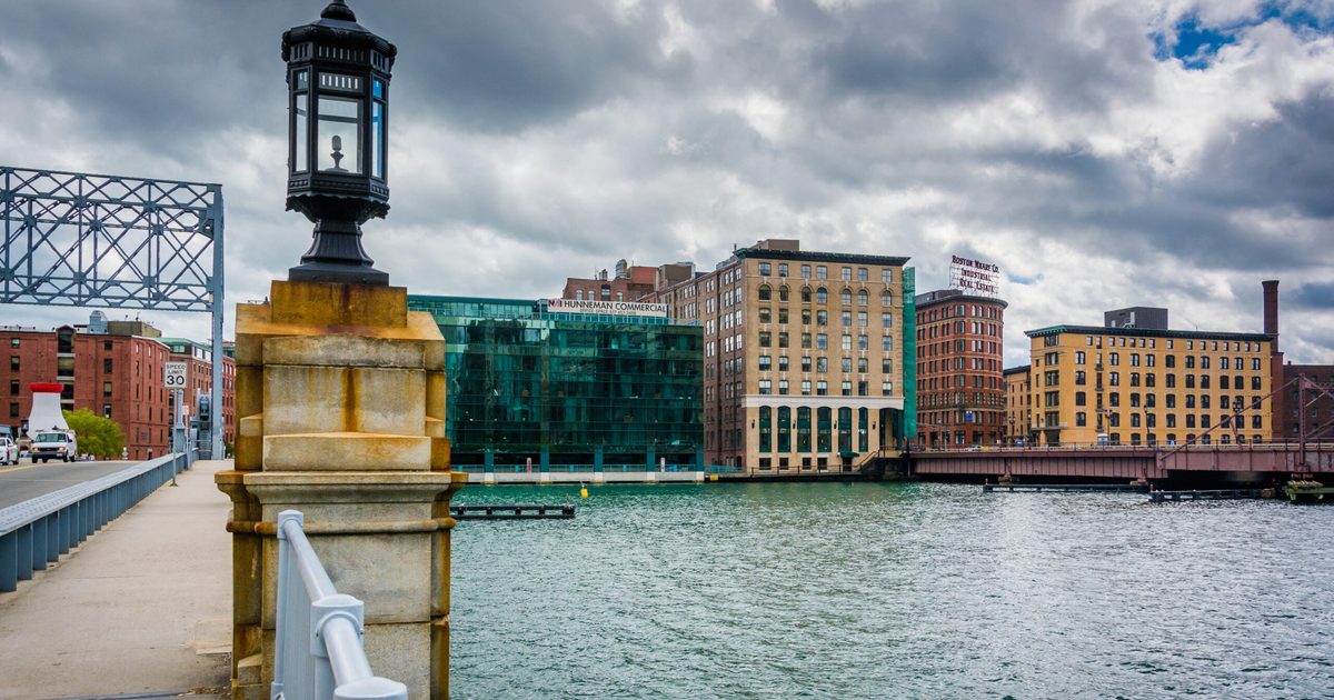 Boston Seaport offices trade at 50% discount - Green Street News