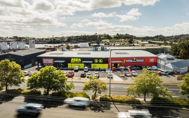 JLL appoints Willis to retail team - Green Street News