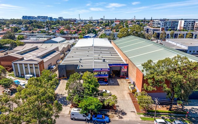 Dexus sells Sydney office for 21pc discount - Green Street News