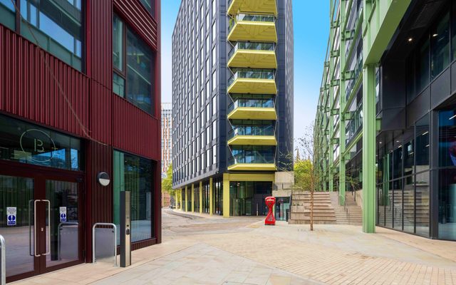 Surprise buyer to land £115m Manchester office - Green Street News