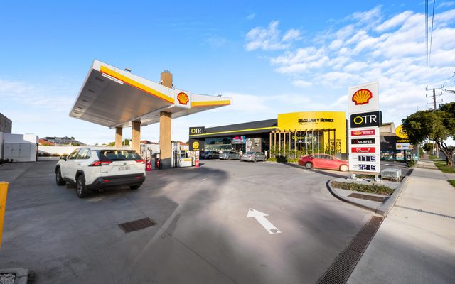 Investors feast on fast food at final CRE auction of 2023 - Green ...